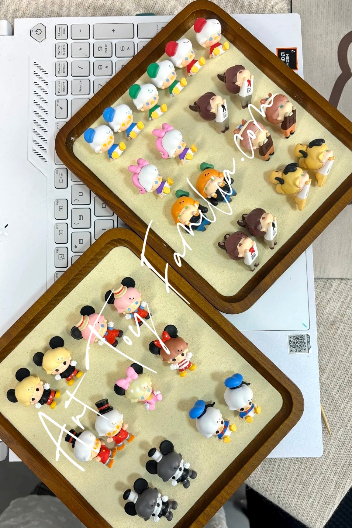 POP MART Pop Bean Dimoo World × Disney Classic Series – Art Toy Familia